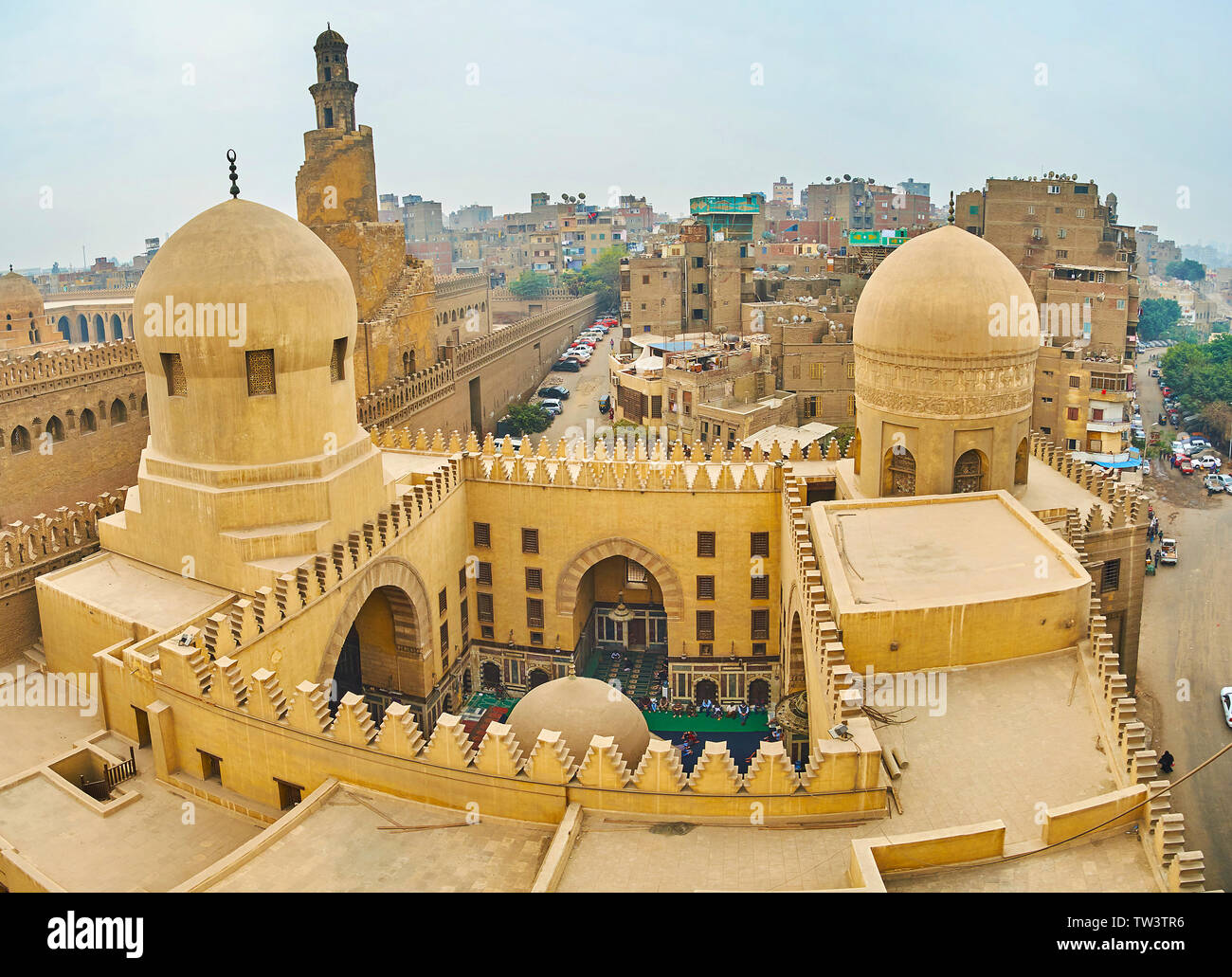 Modest medieval mosque hi-res stock photography and images - Alamy