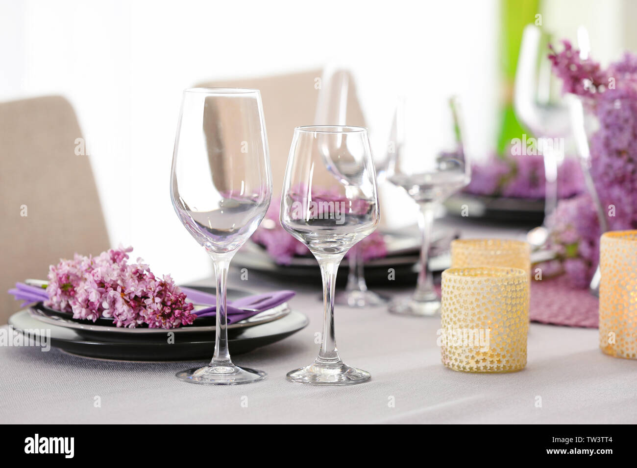 Beautiful table setting decorated with lilac blossom Stock Photo - Alamy