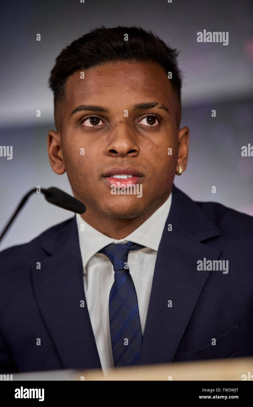 Rodrygo Goes speaks during his presentation as a new player of Real ...