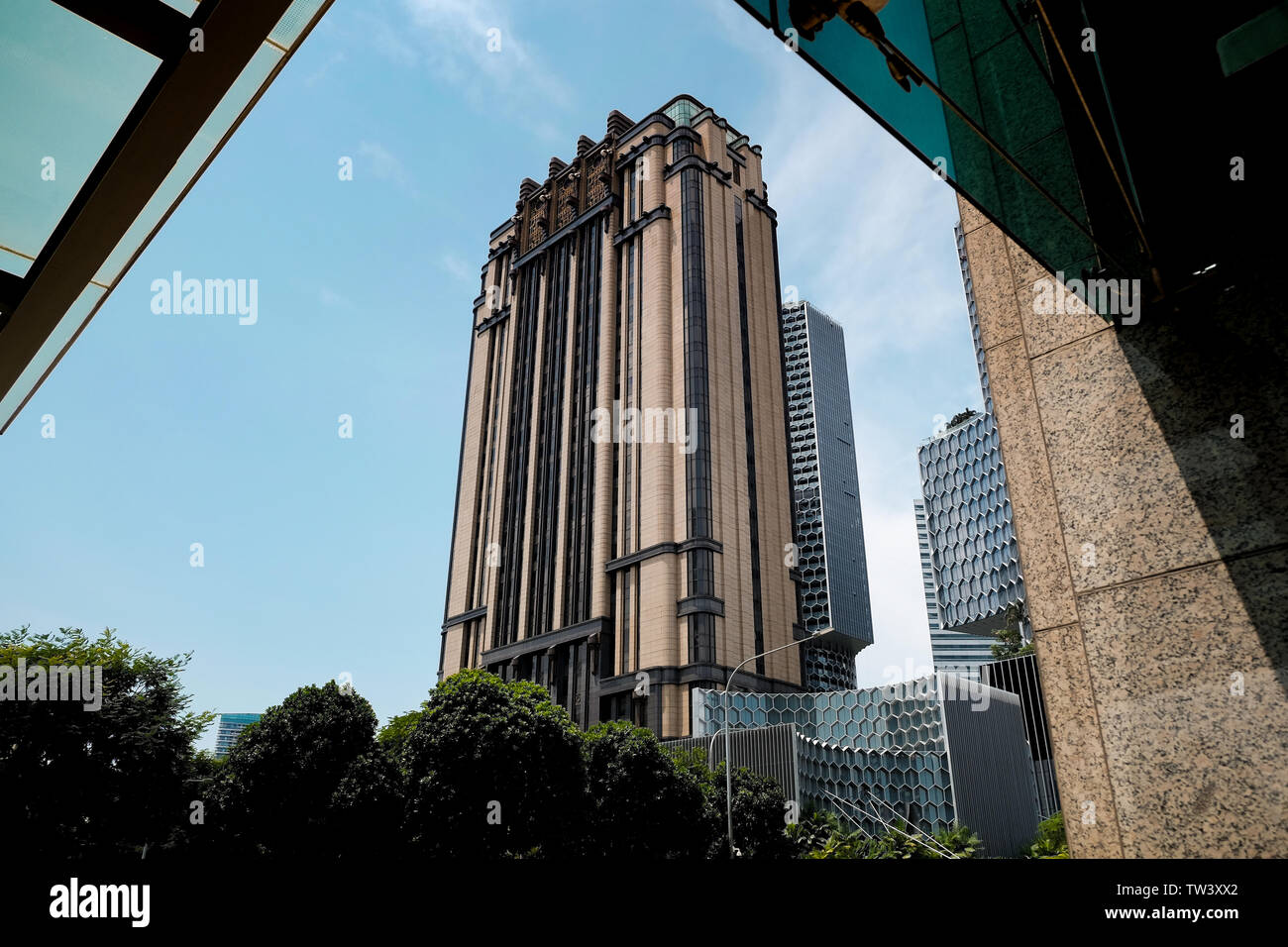 Parkview Square is an impressive architectural Art Deco style office ...