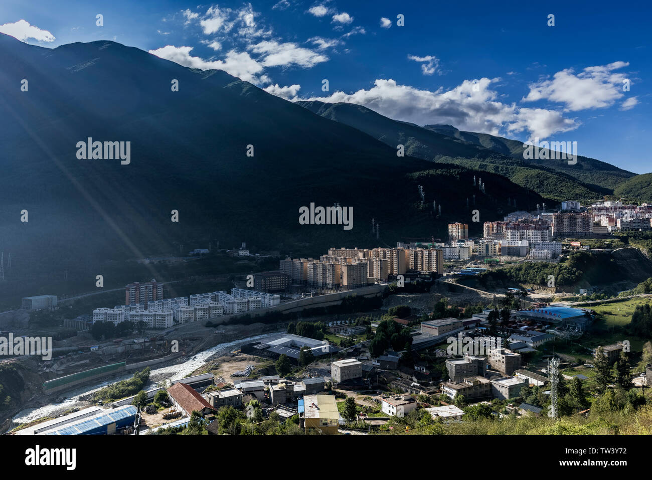 Peach Garden 1 (The architecture under the mountains is in the world of ...