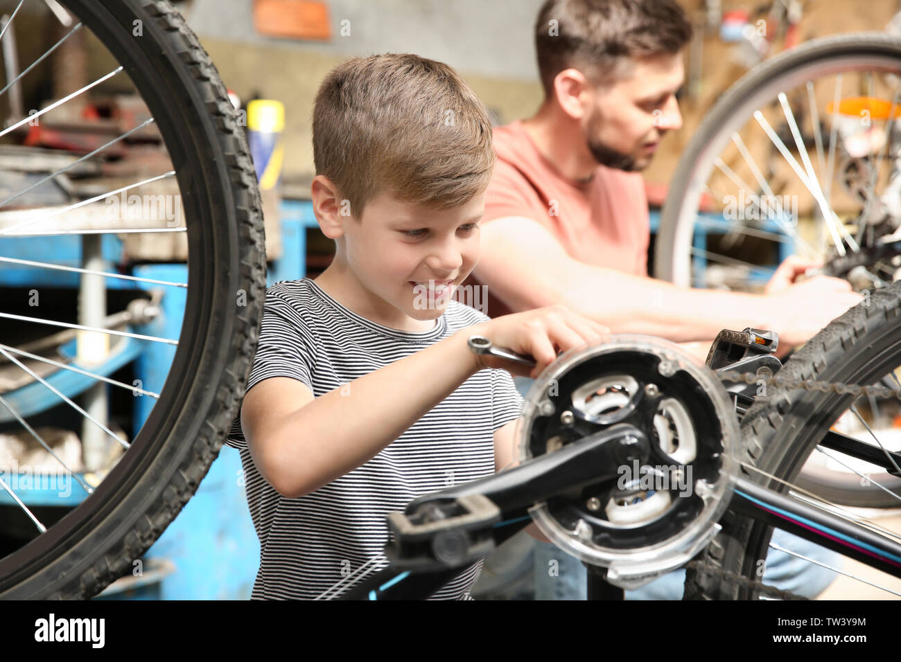 Dad and son and garage hi-res stock photography and images - Alamy