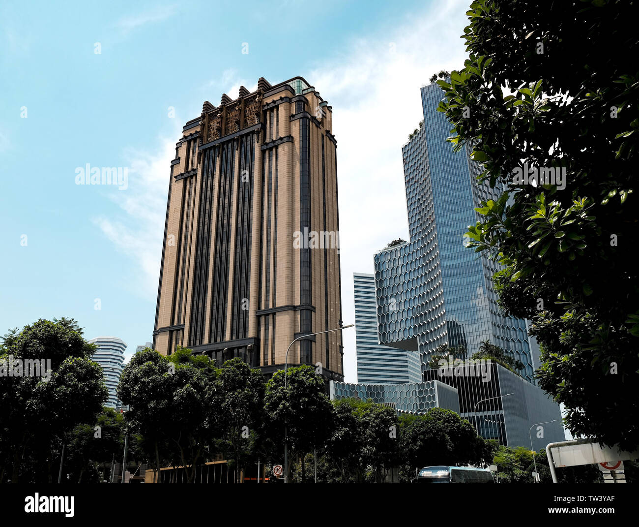 Parkview Square is an impressive architectural Art Deco style office ...