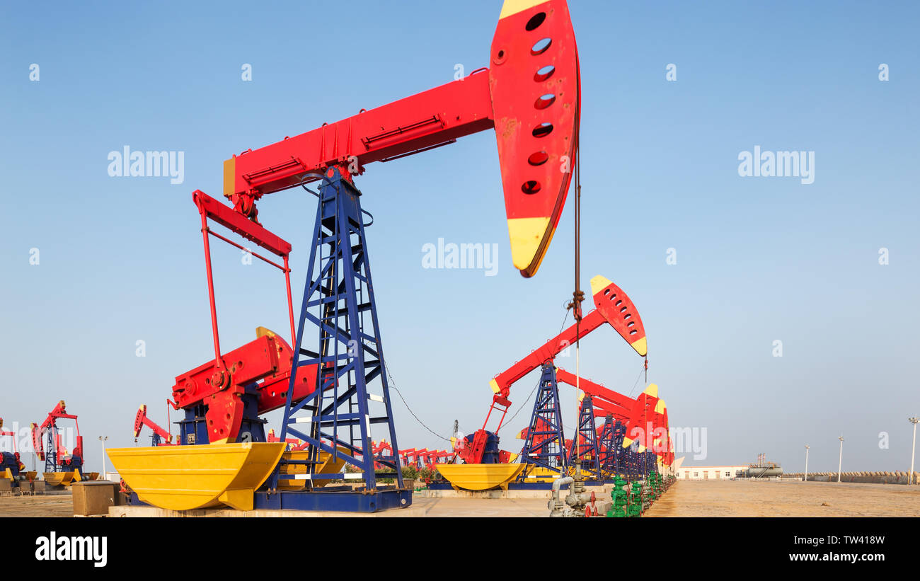 Oil pumping units hi-res stock photography and images - Alamy