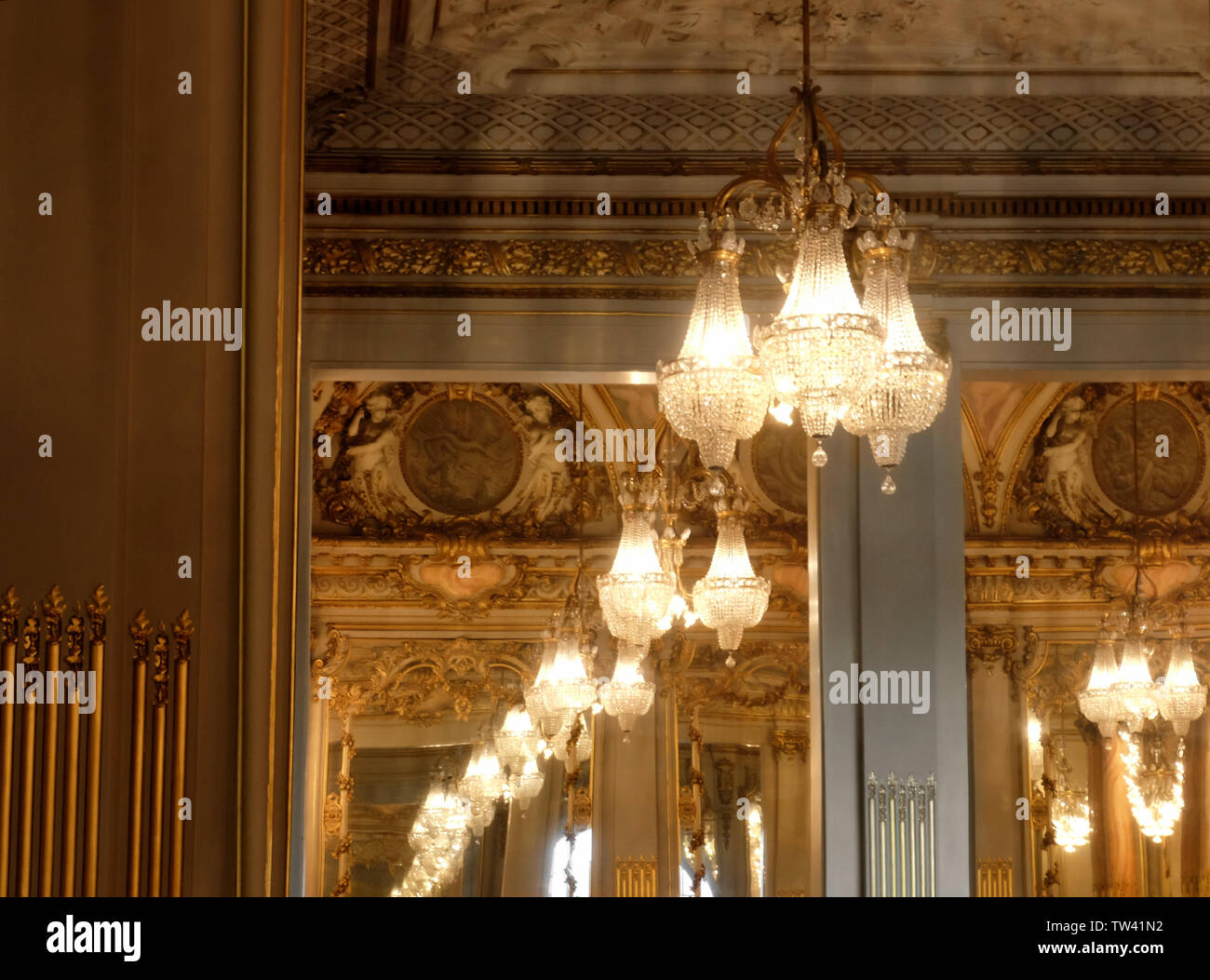 Ballroom with chandeliers hi-res stock photography and images - Alamy