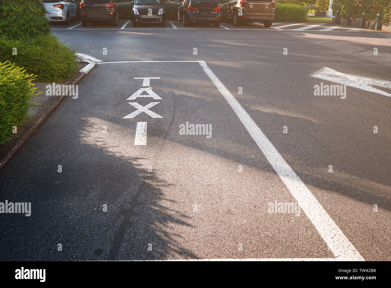 Empty taxi hi-res stock photography and images - Alamy