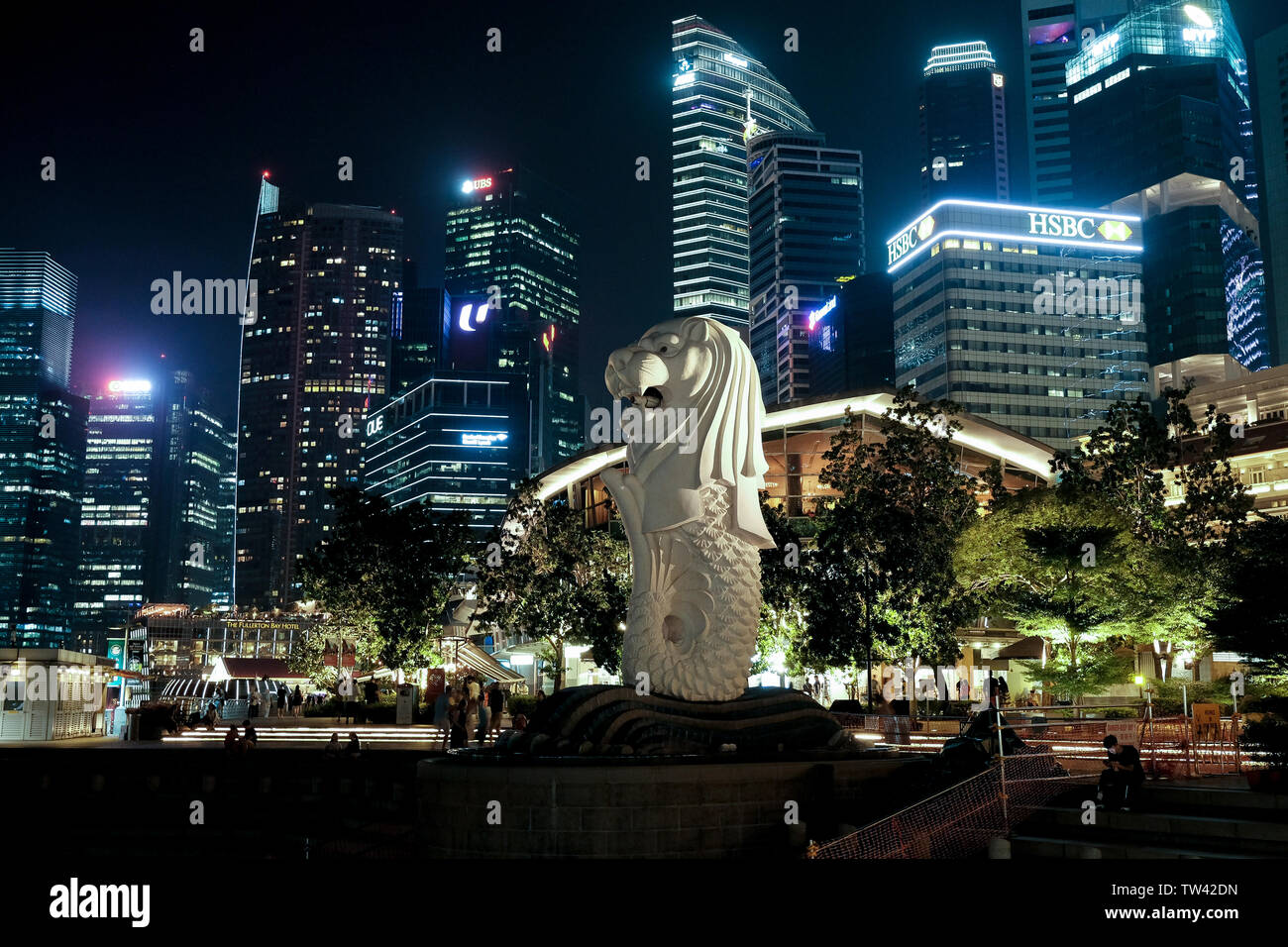 Merlion statue situated in Singapore Merlion Park with the city skyline ...