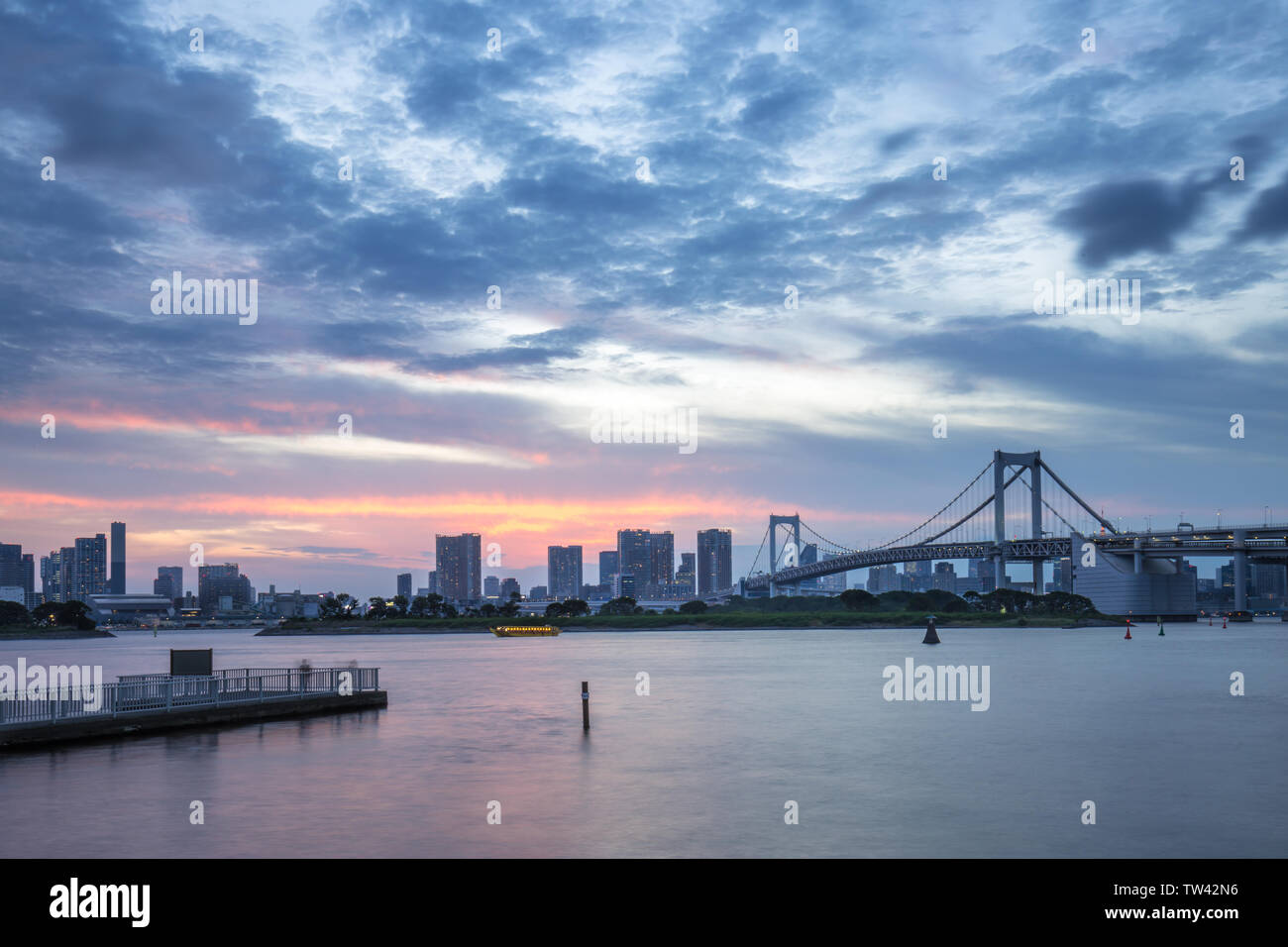 Tokyo waterfront city center hi-res stock photography and images - Alamy