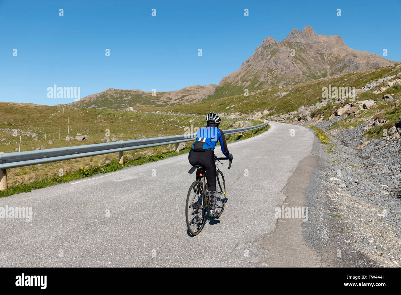 Over 60 female cyclist hi-res stock photography and images - Alamy