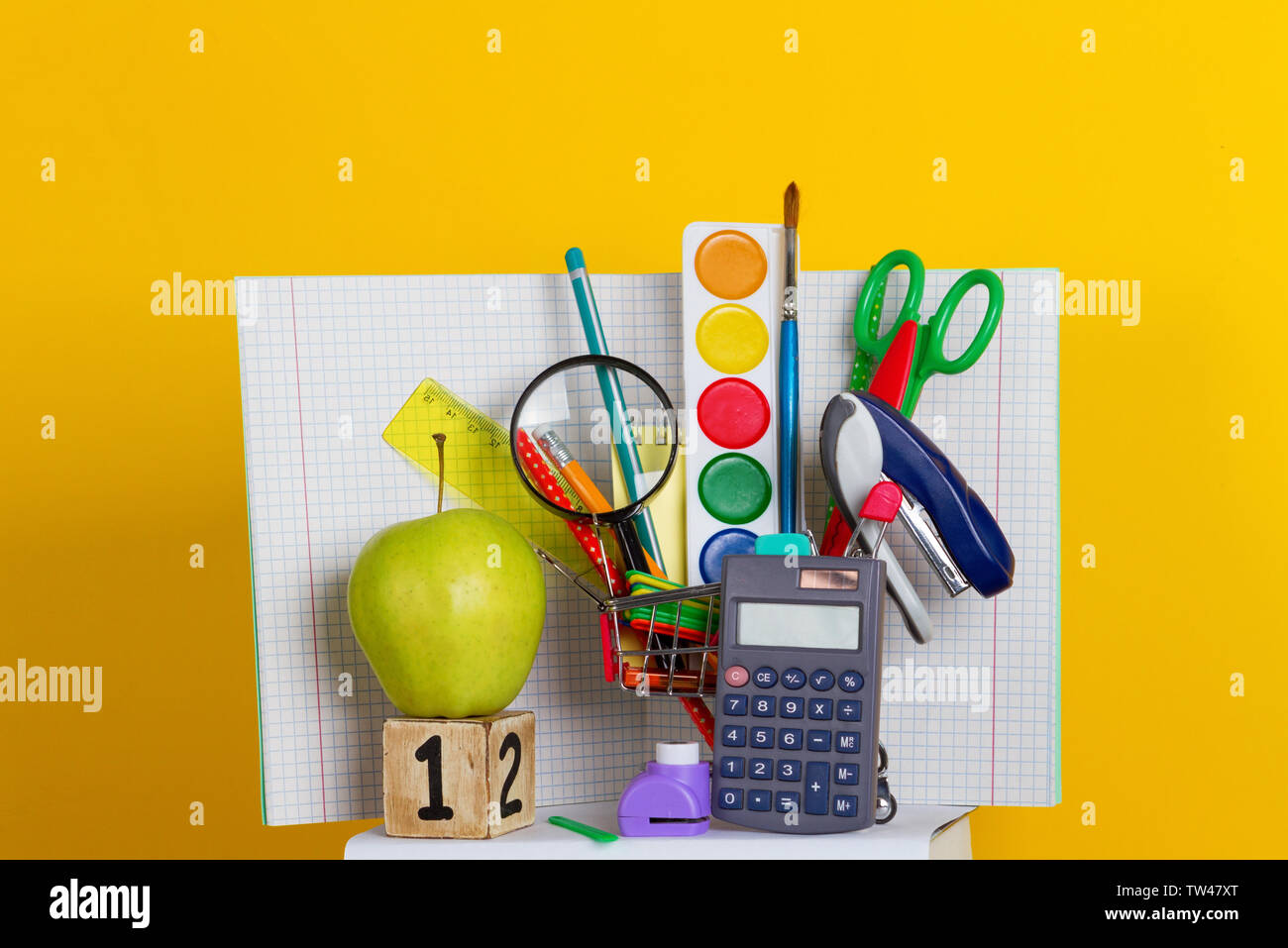 Back to school supplies Stock Photo - Alamy
