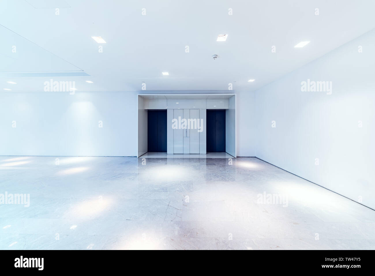 Office building hall Stock Photo - Alamy