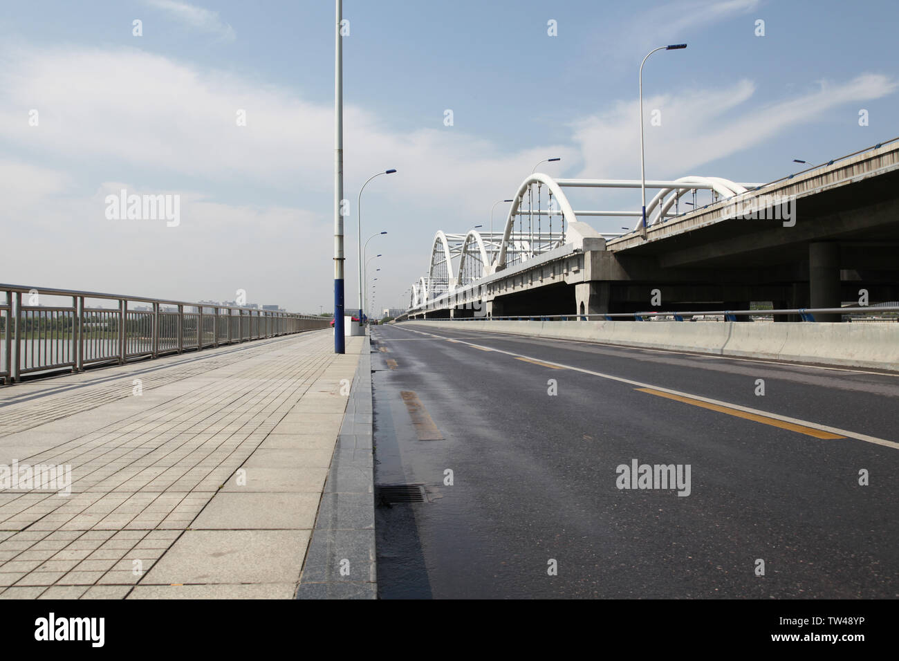 Expressway and bridge guide hi-res stock photography and images - Alamy