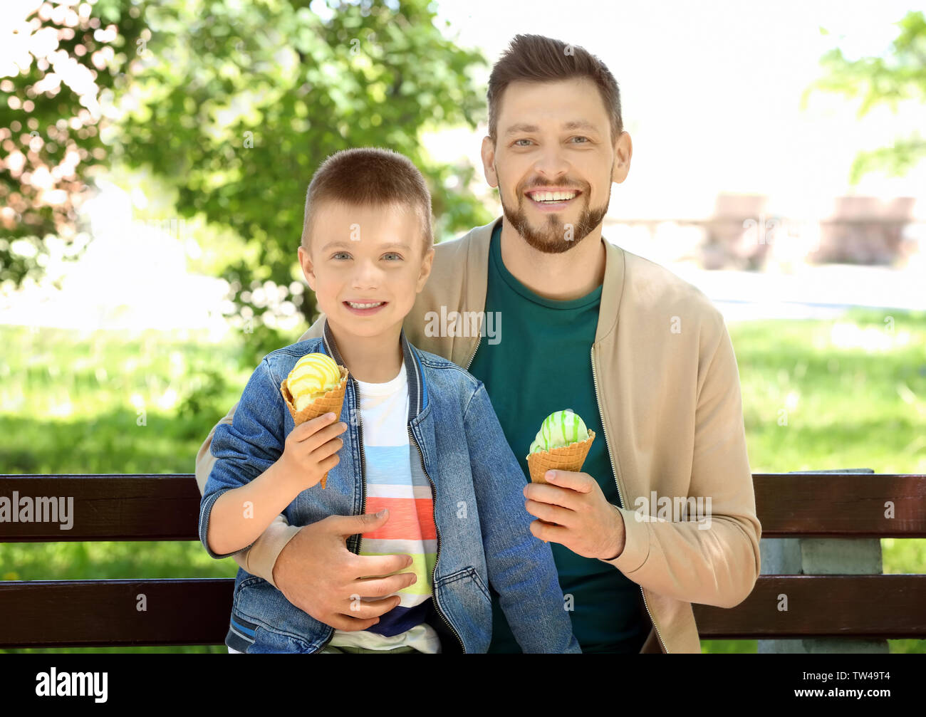 Family On Bench Eating Ice Cream High Resolution Stock Photography and ...