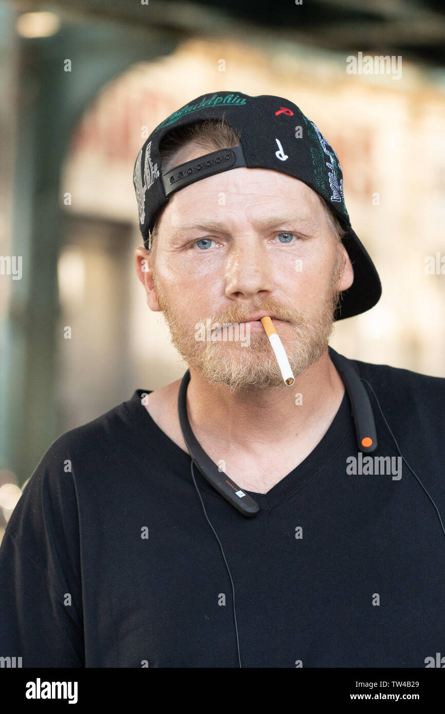 Portrait street hi-res stock photography and images - Alamy