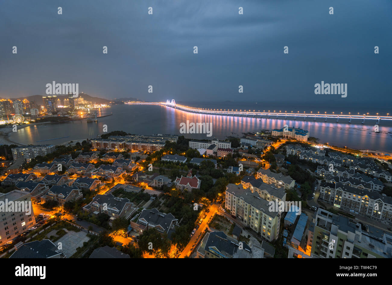 Landmarks and cross sea bridges hi-res stock photography and images - Alamy