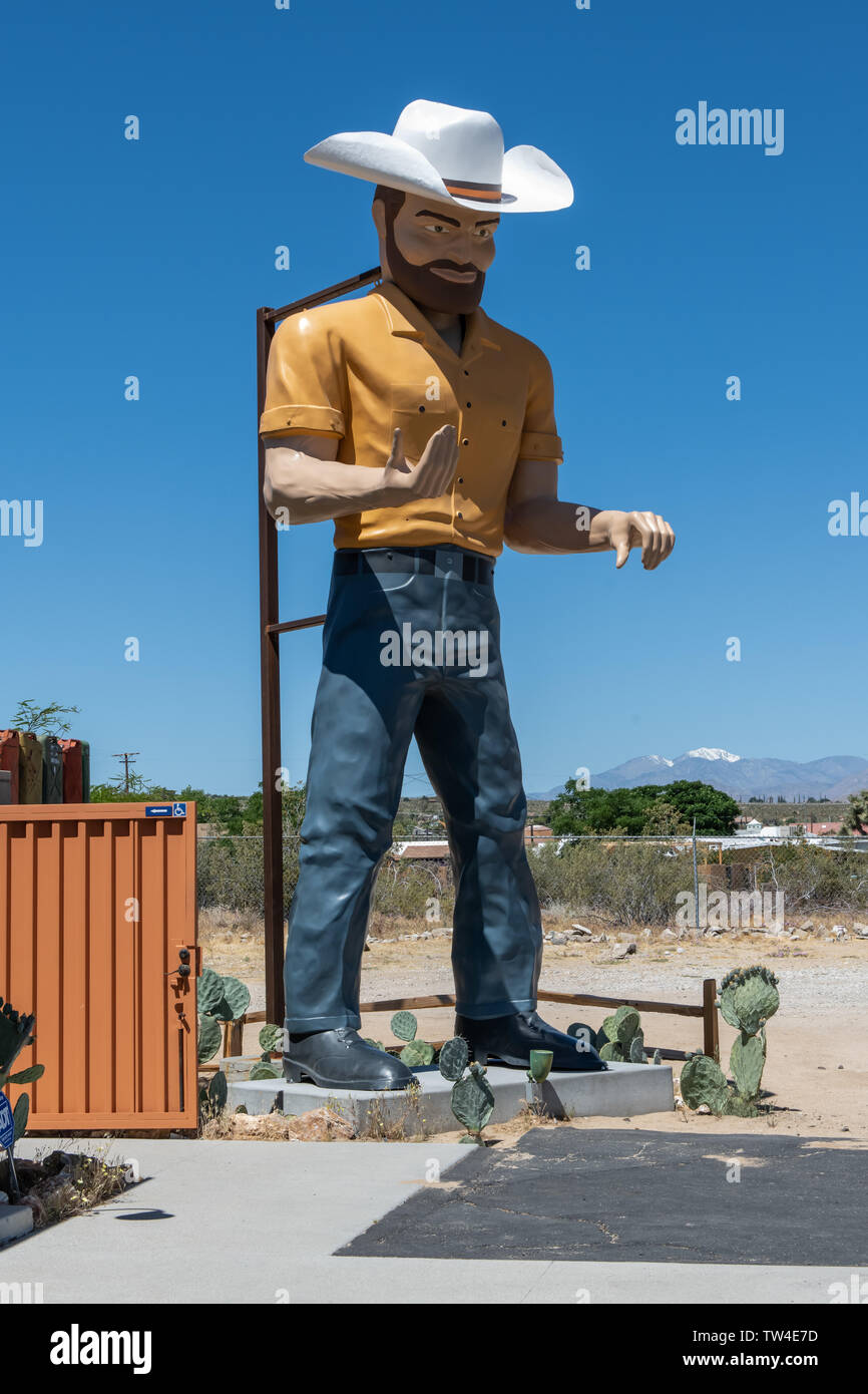 Big Josh is a 20-foot cowboy statue in Yucca Valley, California Stock ...