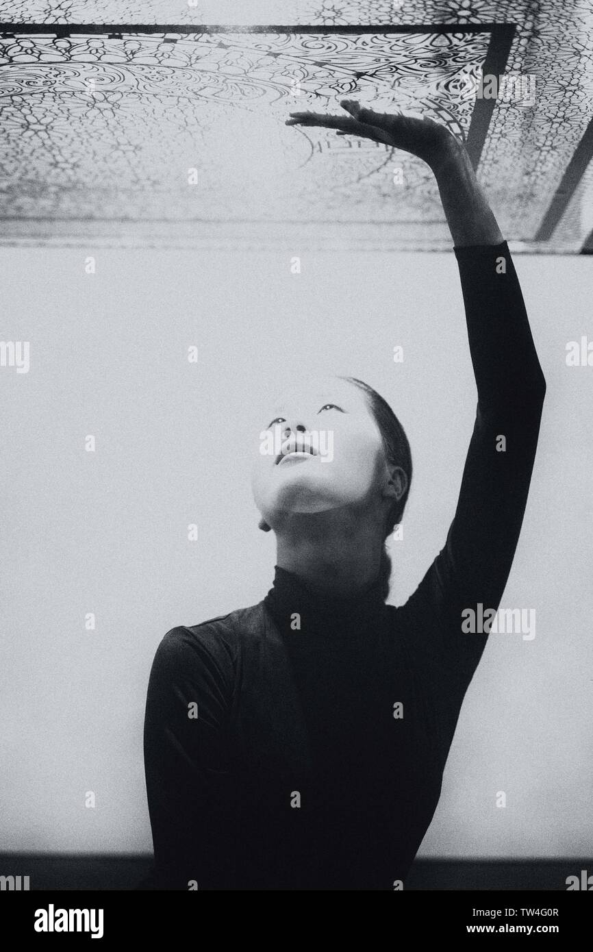 Loner woman hi-res stock photography and images - Alamy