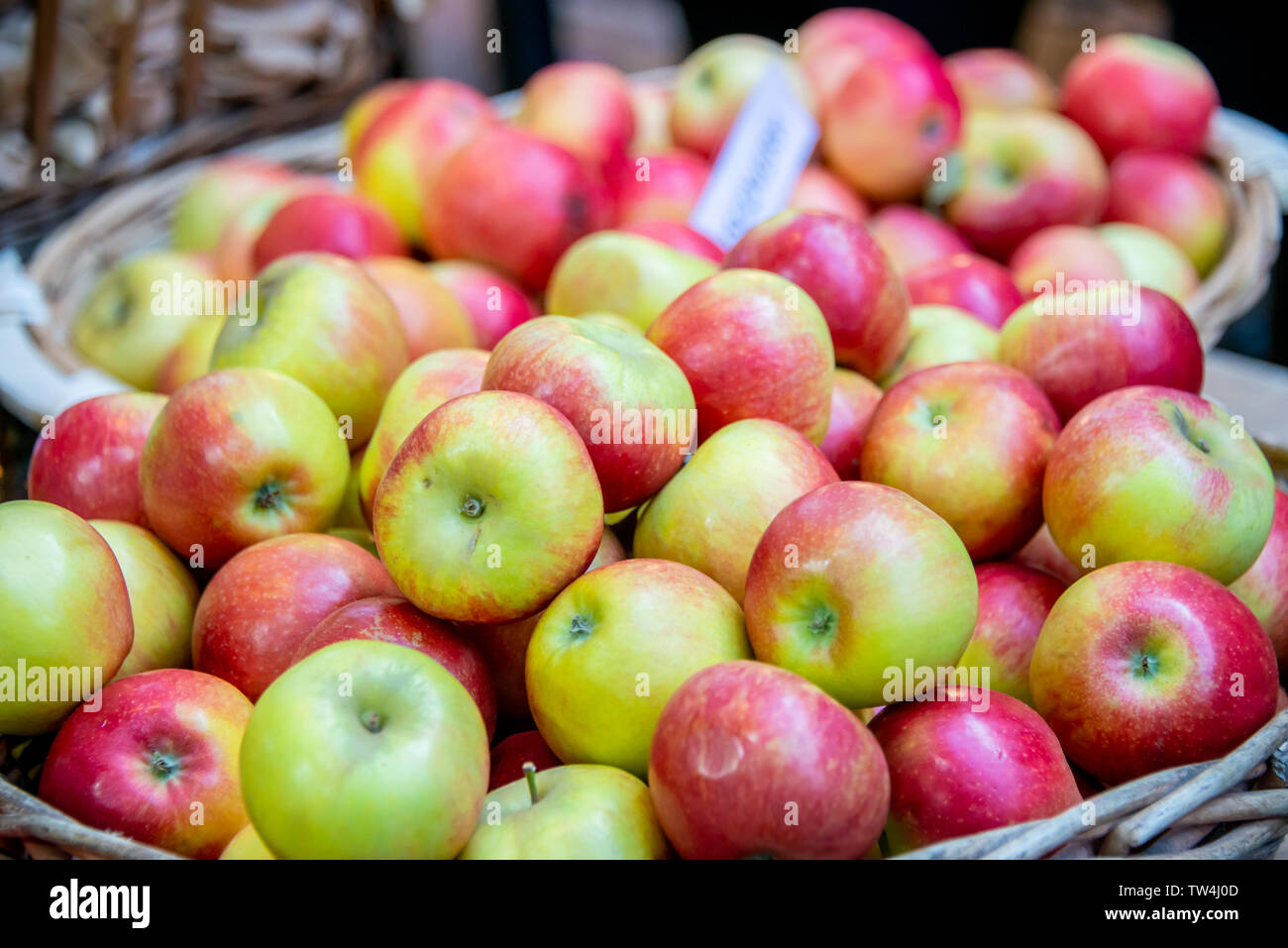 Apples at the market display stall Stock Photo - Alamy