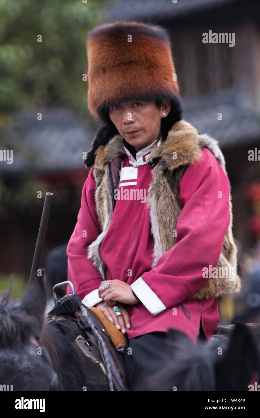Naxi costume hi-res stock photography and images - Alamy