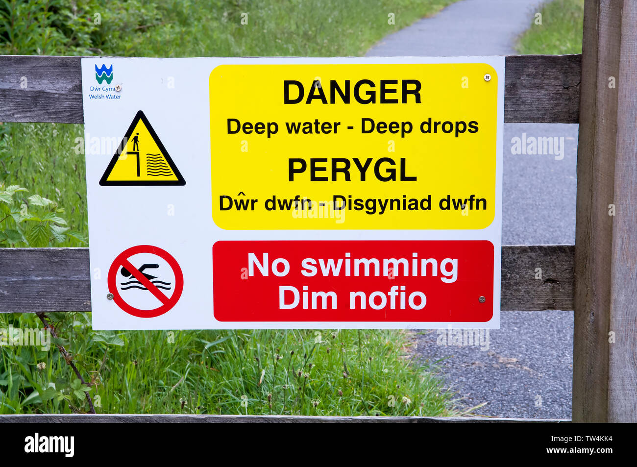 Danger Deep Water No Swimming Sign High Resolution Stock Photography ...