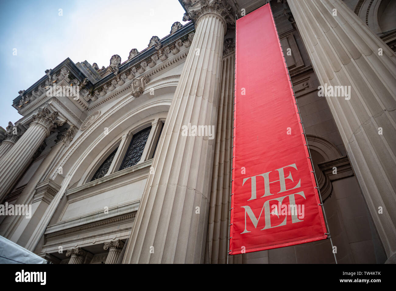 Met museum entrance facade hi-res stock photography and images - Alamy