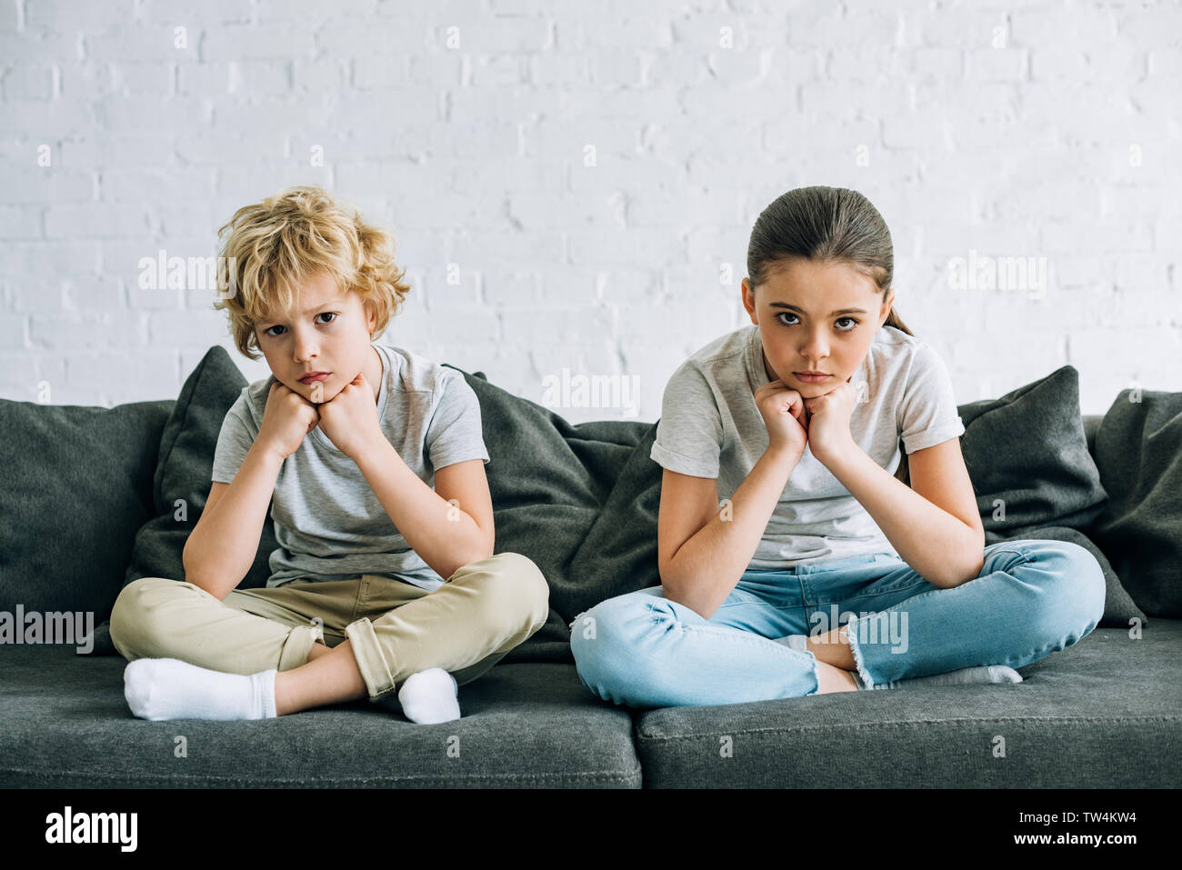 Sad kids hi-res stock photography and images - Alamy