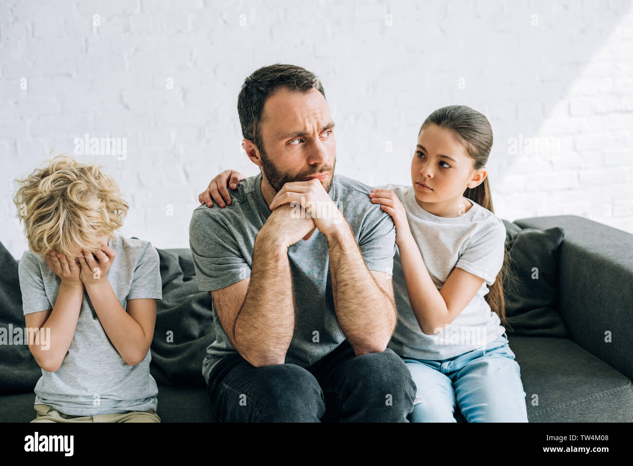 Children crying dad hi-res stock photography and images - Alamy