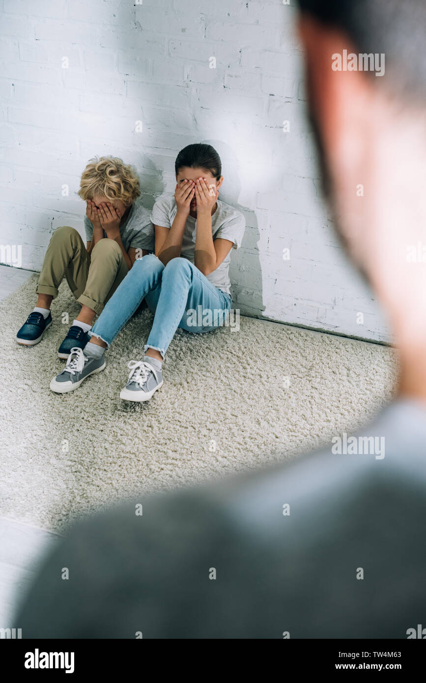 Silhouette girl crying hi-res stock photography and images - Alamy