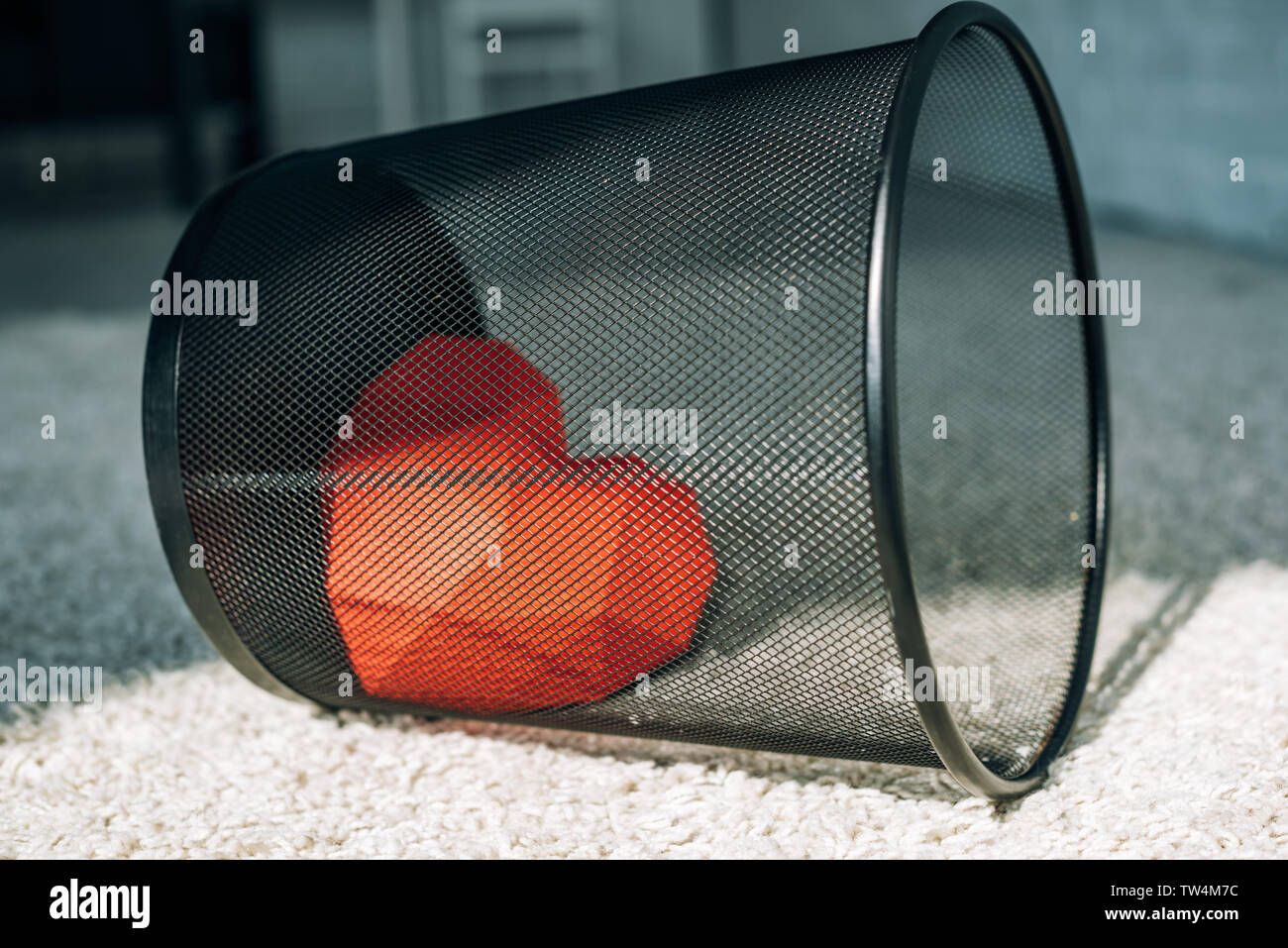 Trash heart hi-res stock photography and images - Alamy