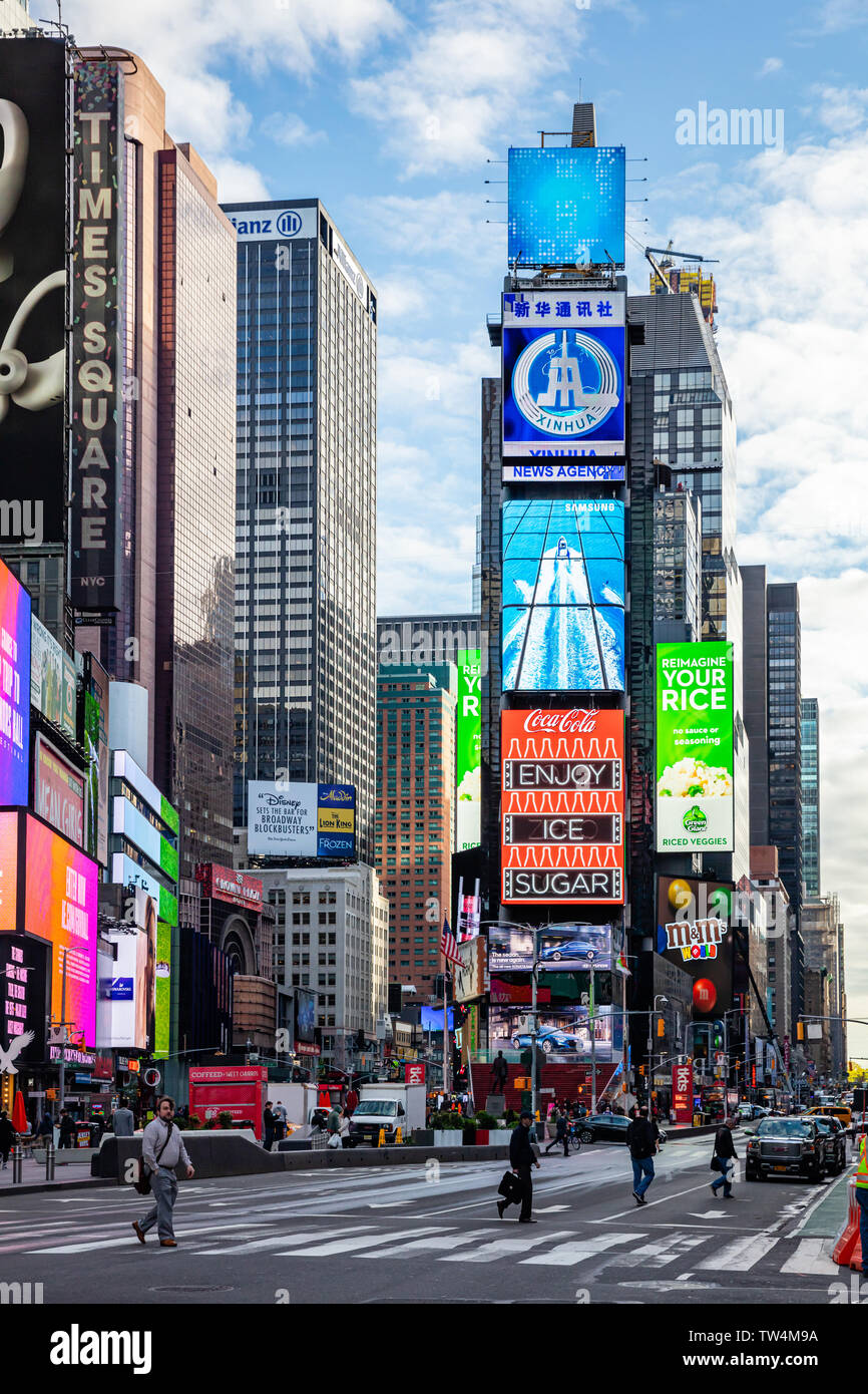 Times square signs hi-res stock photography and images - Alamy