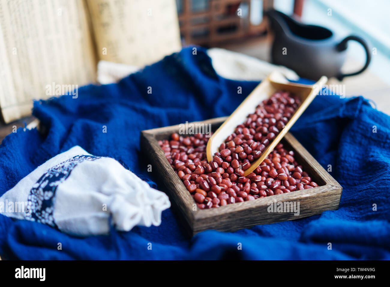 Red acacia beans hi-res stock photography and images - Alamy