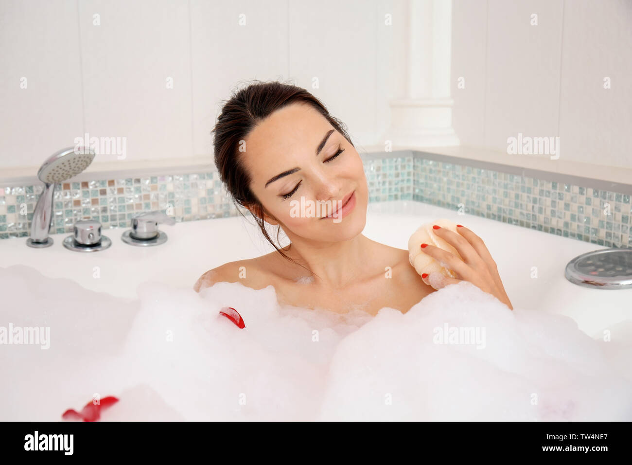Woman in bathtub petals hi-res stock photography and images - Alamy