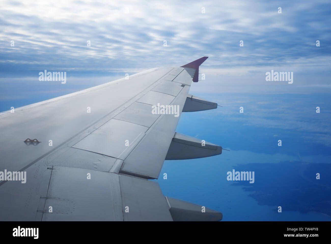 View on aircraft wing from window Stock Photo - Alamy