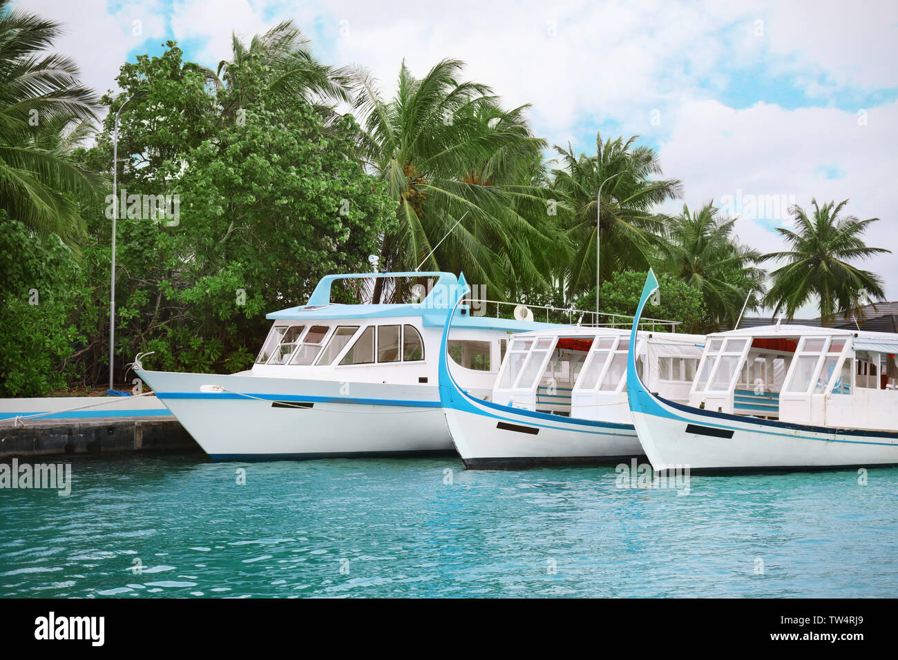 Berth modern boats tropical hi-res stock photography and images - Alamy