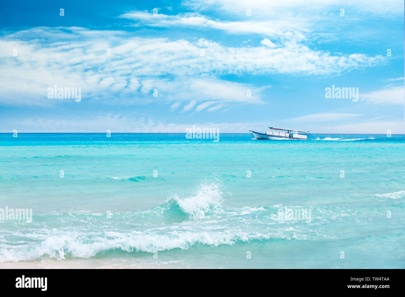 Beautiful seascape with modern boat at resort Stock Photo - Alamy