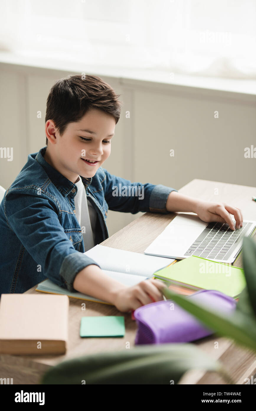 Doing schoolwork hi-res stock photography and images - Alamy