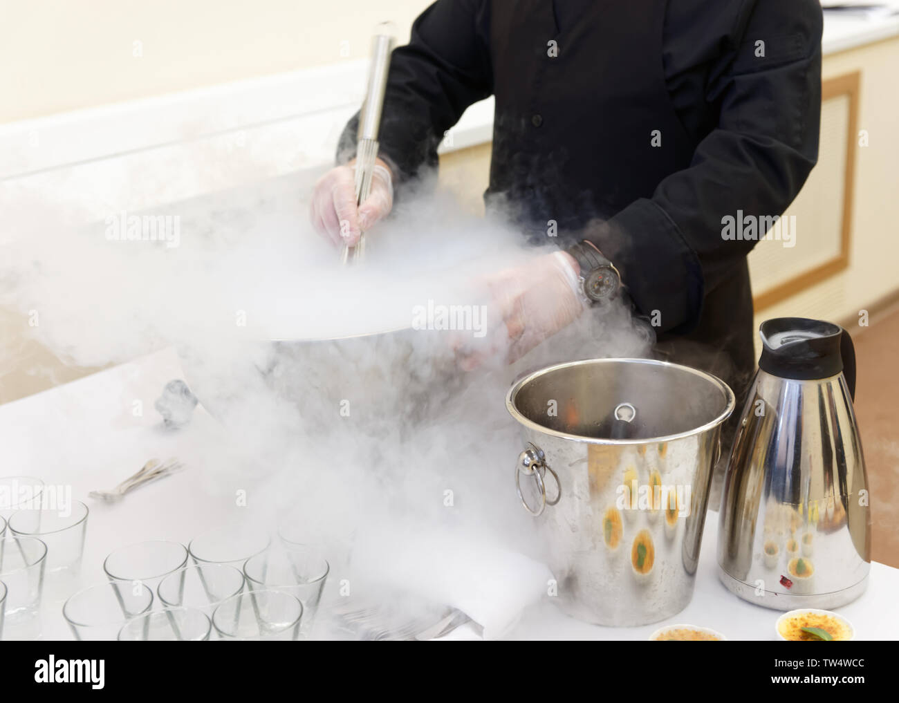 Liquid nitrogen ice cream hi-res stock photography and images - Alamy