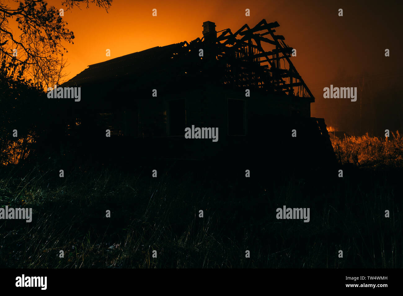 Gothic mansion night hi-res stock photography and images - Alamy