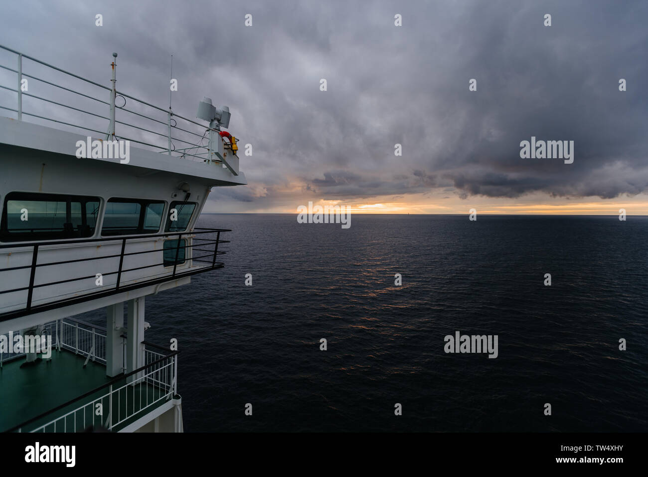 Old ship sailing sunset hi-res stock photography and images - Alamy