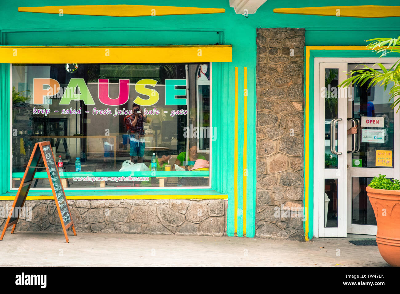 PAUSE Restaurant Overseas Restaurant Stock Photo - Alamy