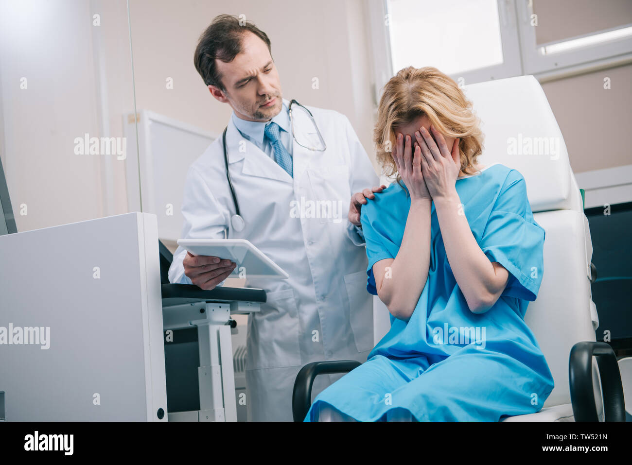 Doctor examination crying hi-res stock photography and images - Alamy