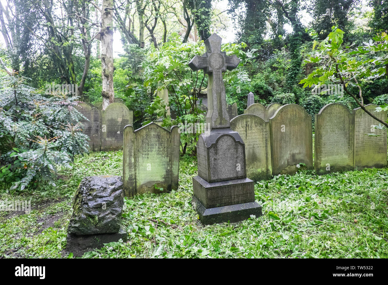 St James Gardens,graveyard,cemetery,gravestones,Anglican Cathedral ...