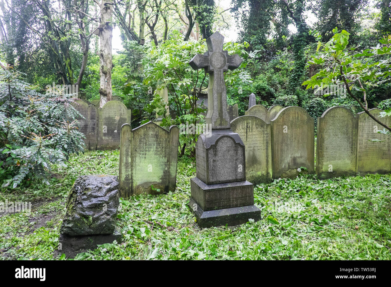 St James Gardens,graveyard,cemetery,gravestones,Anglican Cathedral ...