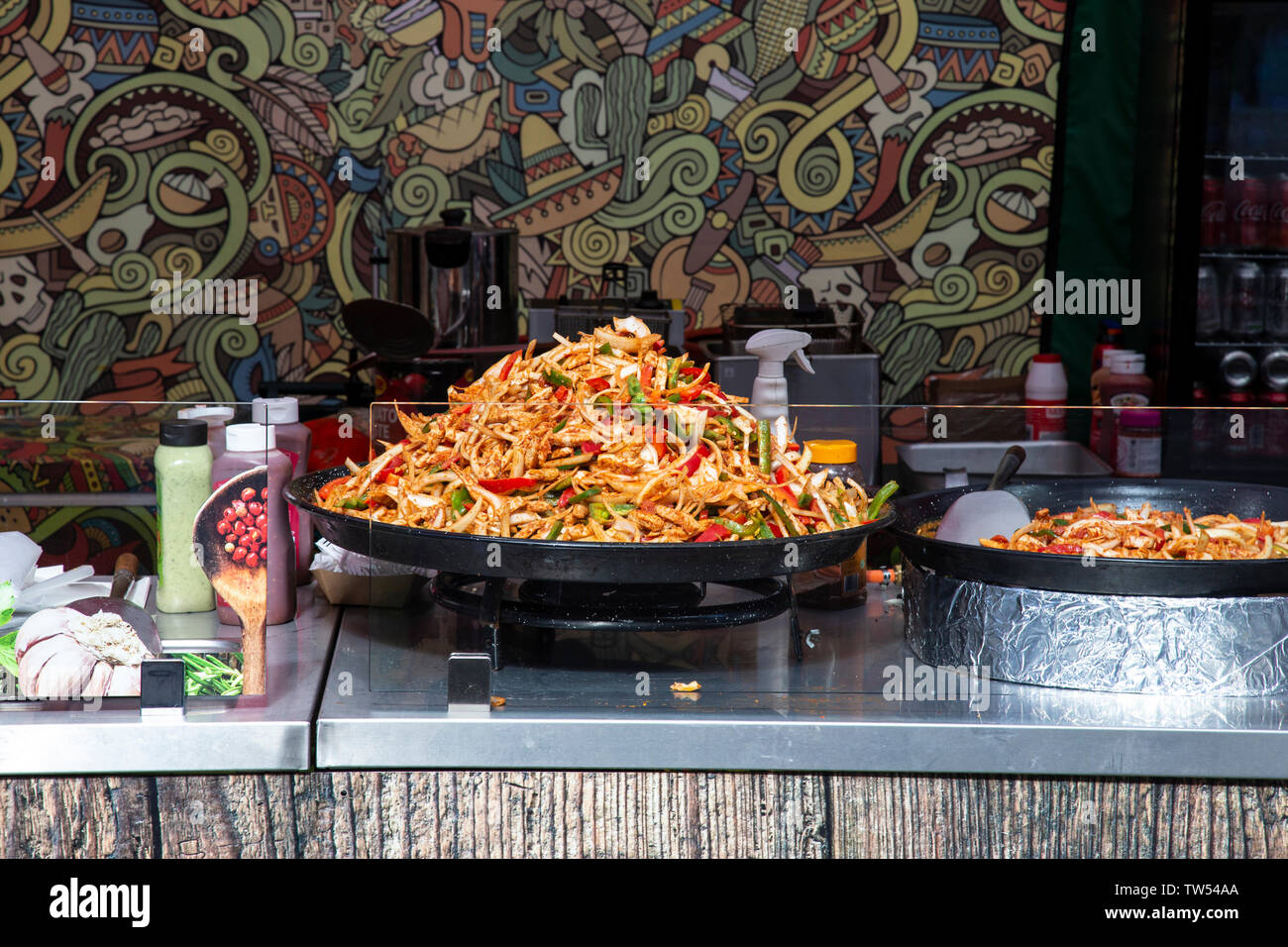 International street food hi-res stock photography and images - Alamy