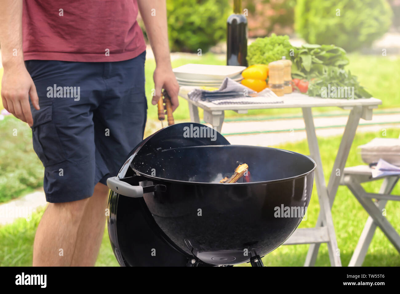 Young man standing outside smoking hi-res stock photography and images ...