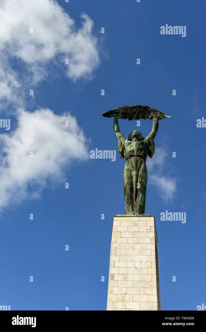 Freedom statue hi-res stock photography and images - Alamy