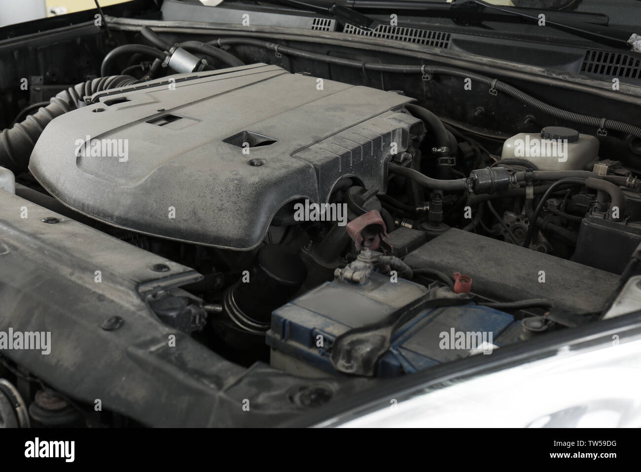 Open hood motor tuning hi-res stock photography and images - Alamy