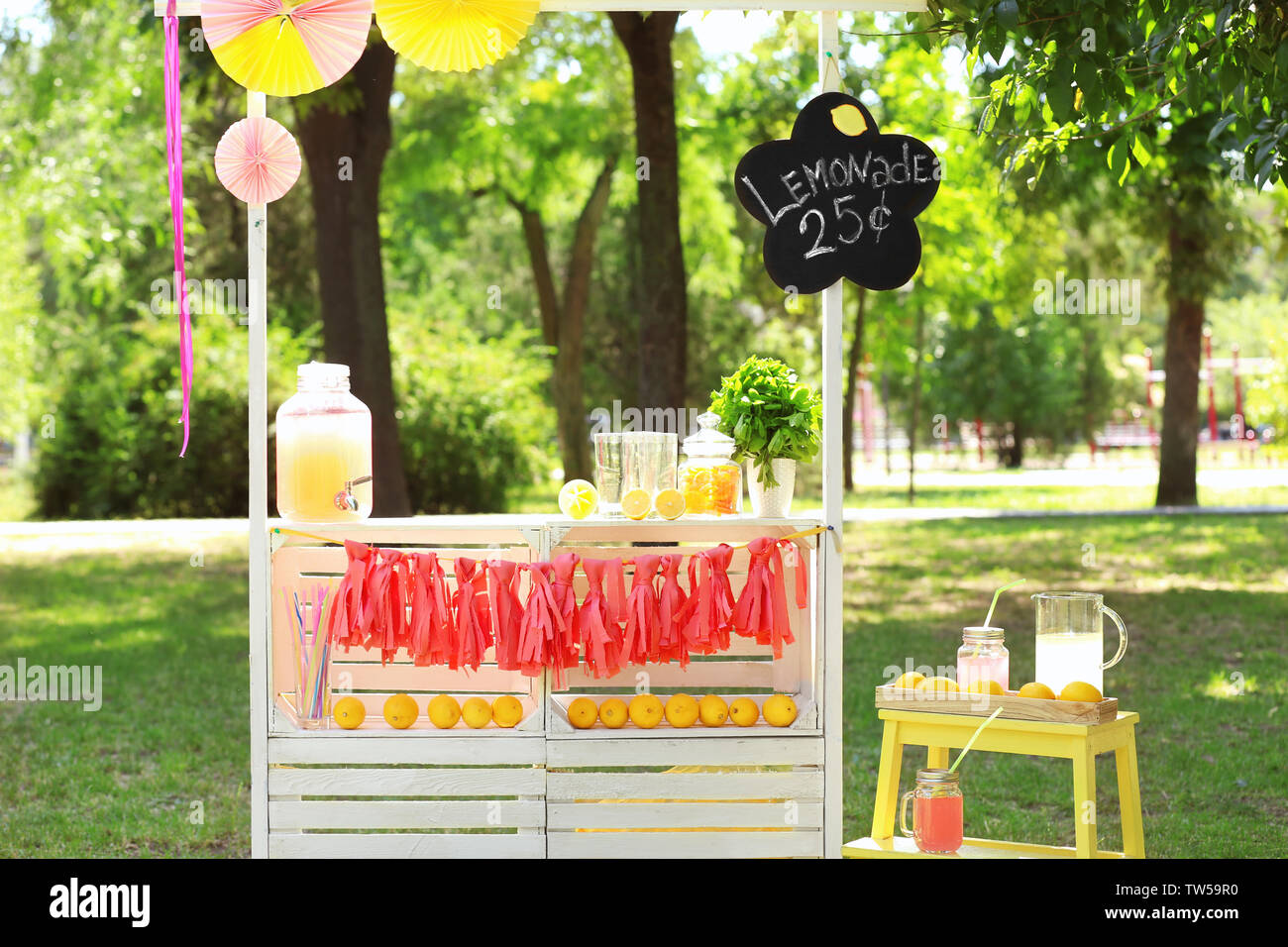 Wooden lemonade stand hi-res stock photography and images - Alamy