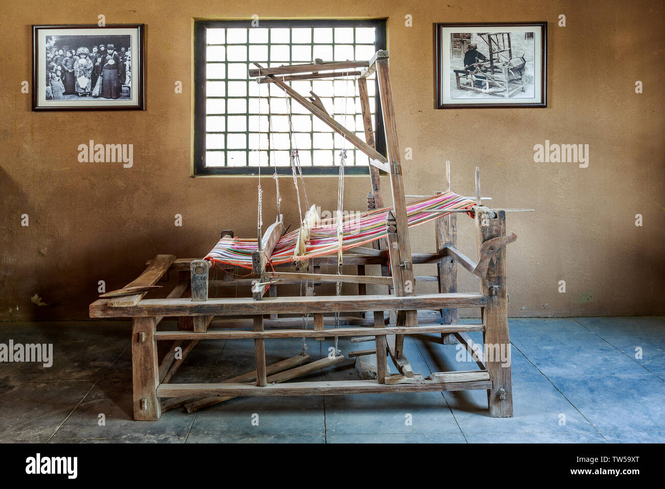 Ancient china house painting hi-res stock photography and images - Alamy