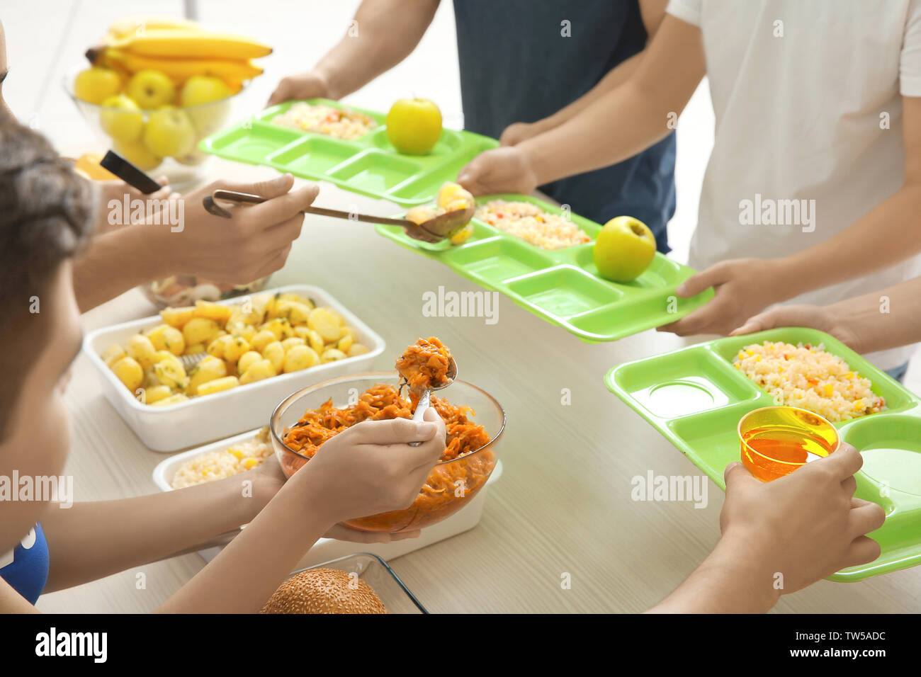 Volunteers serving homeless hi-res stock photography and images - Alamy